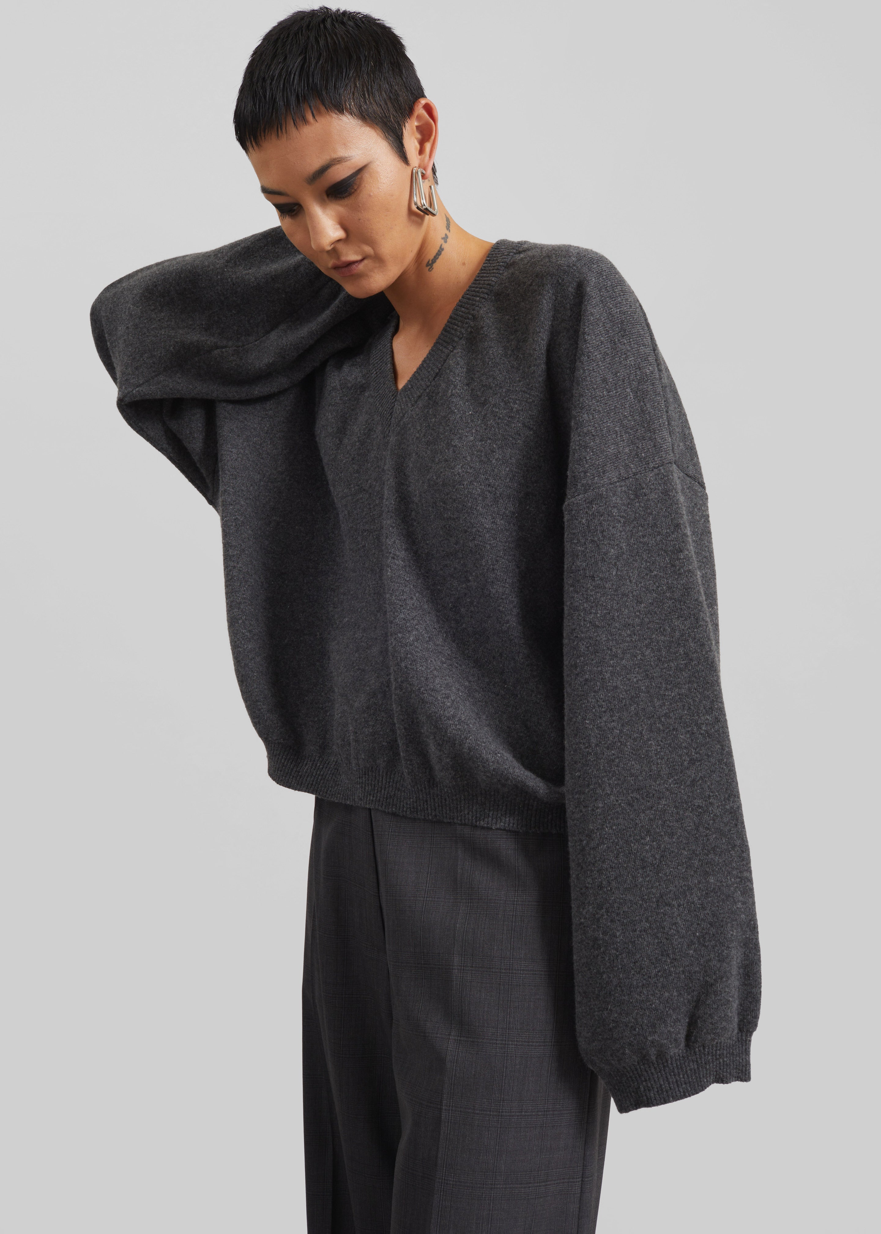 Ilston V-Neck Sweater - Grey – The Frankie Shop